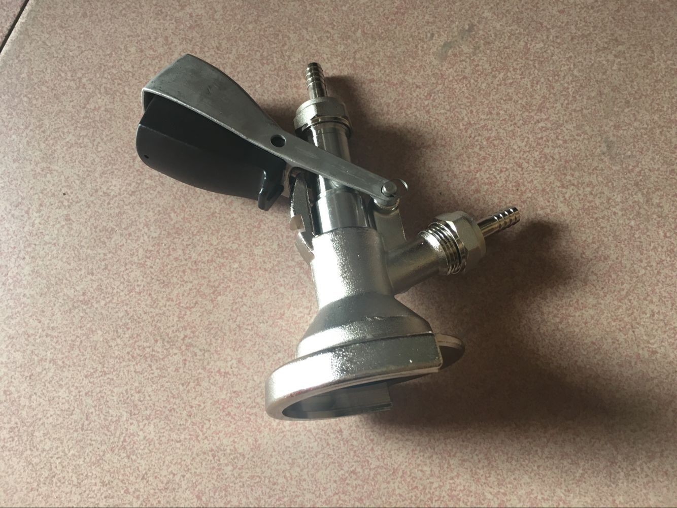 A type beer coupler for beer keg use